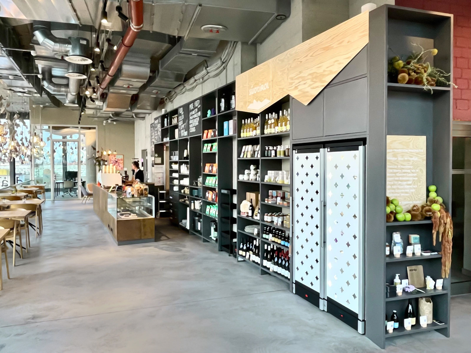 S T E F F I B U E H L M A I E R / Set Design